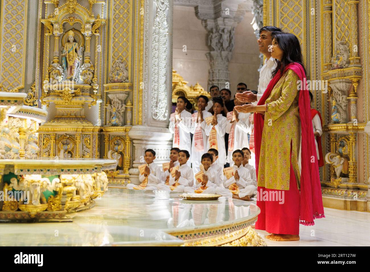 Prime Minister Rishi Sunak and his wife Akshata Murty offer prayers ...