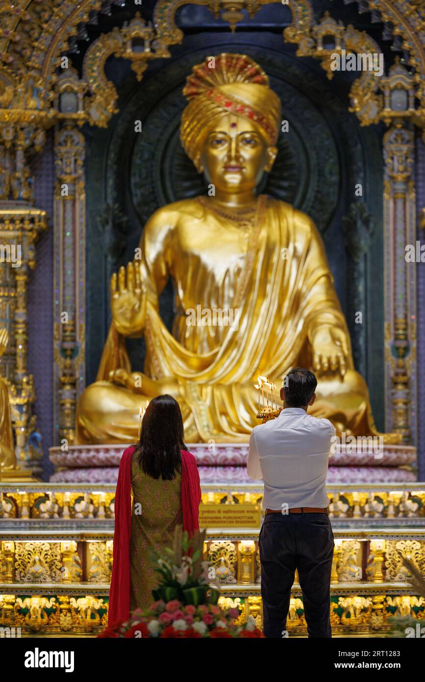 Prime Minister Rishi Sunak and his wife Akshata Murty offer prayers ...