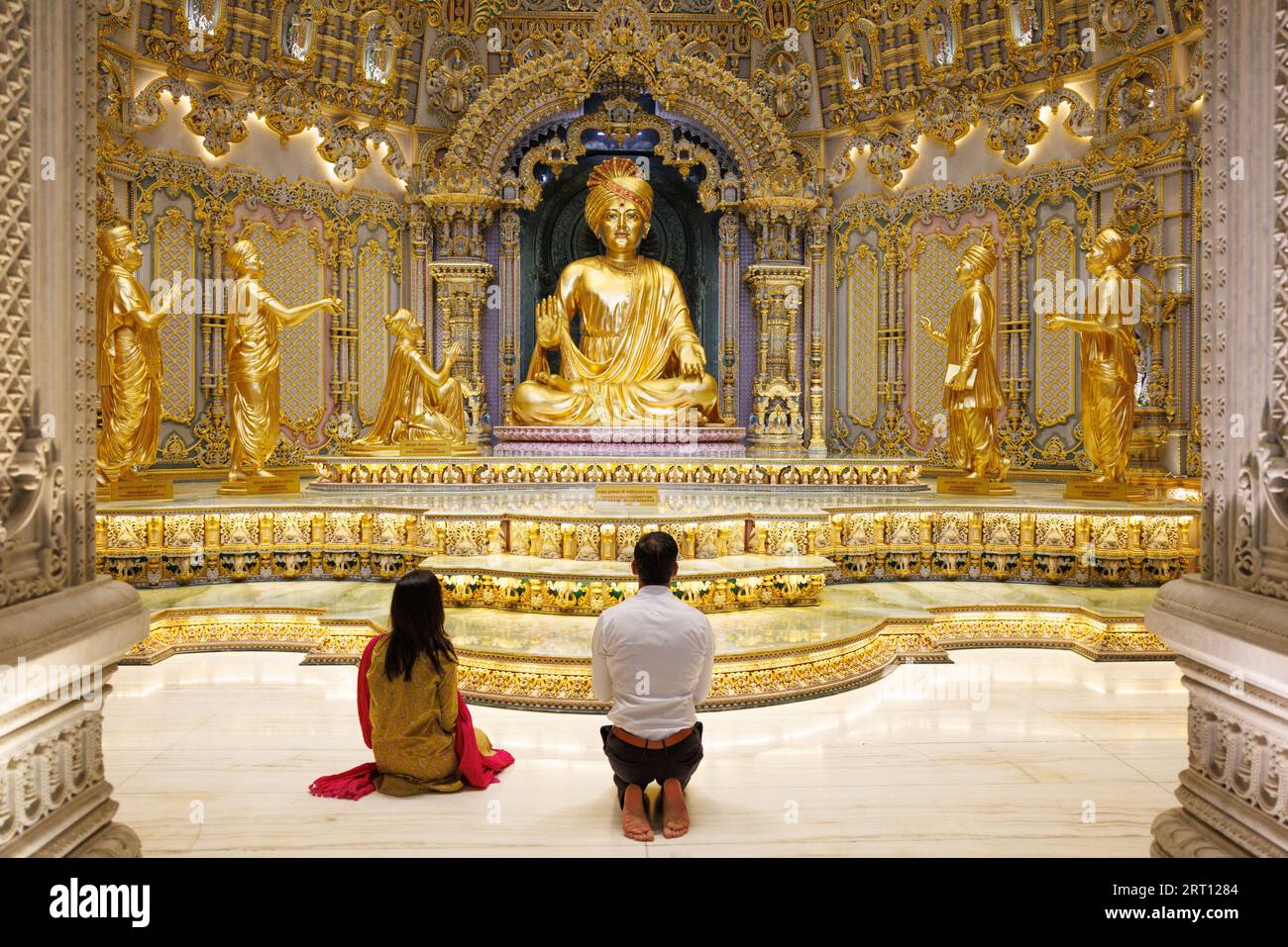 Prime Minister Rishi Sunak and his wife Akshata Murty offer prayers ...