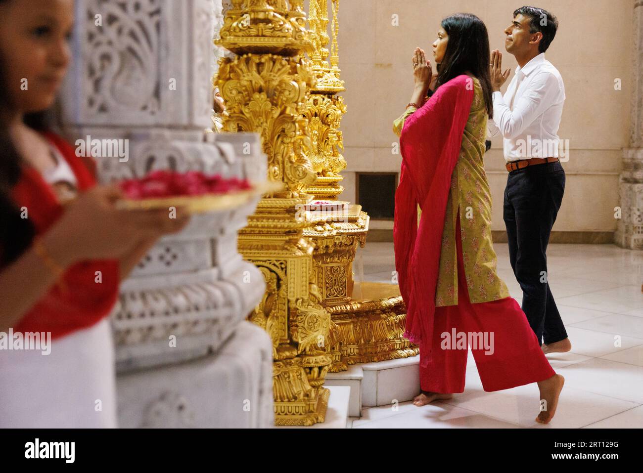 Prime Minister Rishi Sunak and his wife Akshata Murty offer prayers ...