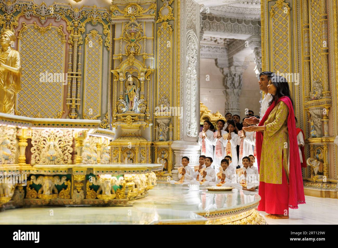 Prime Minister Rishi Sunak and his wife Akshata Murty offer prayers ...