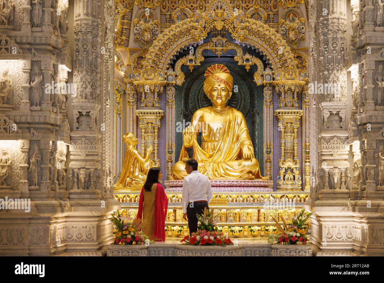 Prime Minister Rishi Sunak and his wife Akshata Murty offer prayers ...
