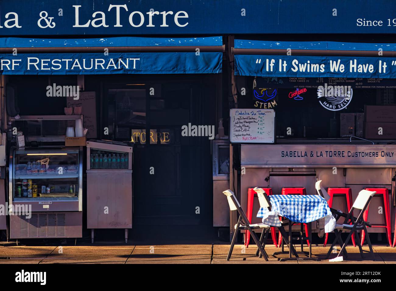 Intimate seating hi-res stock photography and images - Alamy