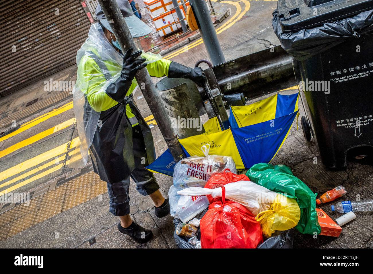 Clean up effort hi-res stock photography and images - Alamy