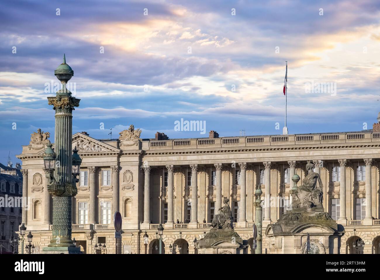 Paris, ancient building on the place de la Concorde Stock Photo - Alamy