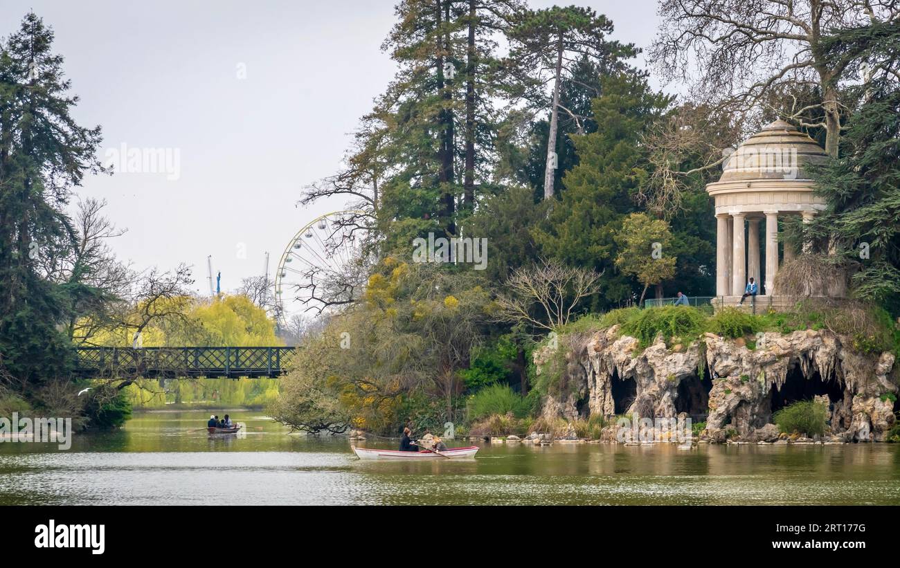 A scenic view of Lac Daumesnil, located in the 12th arrondissement of ...