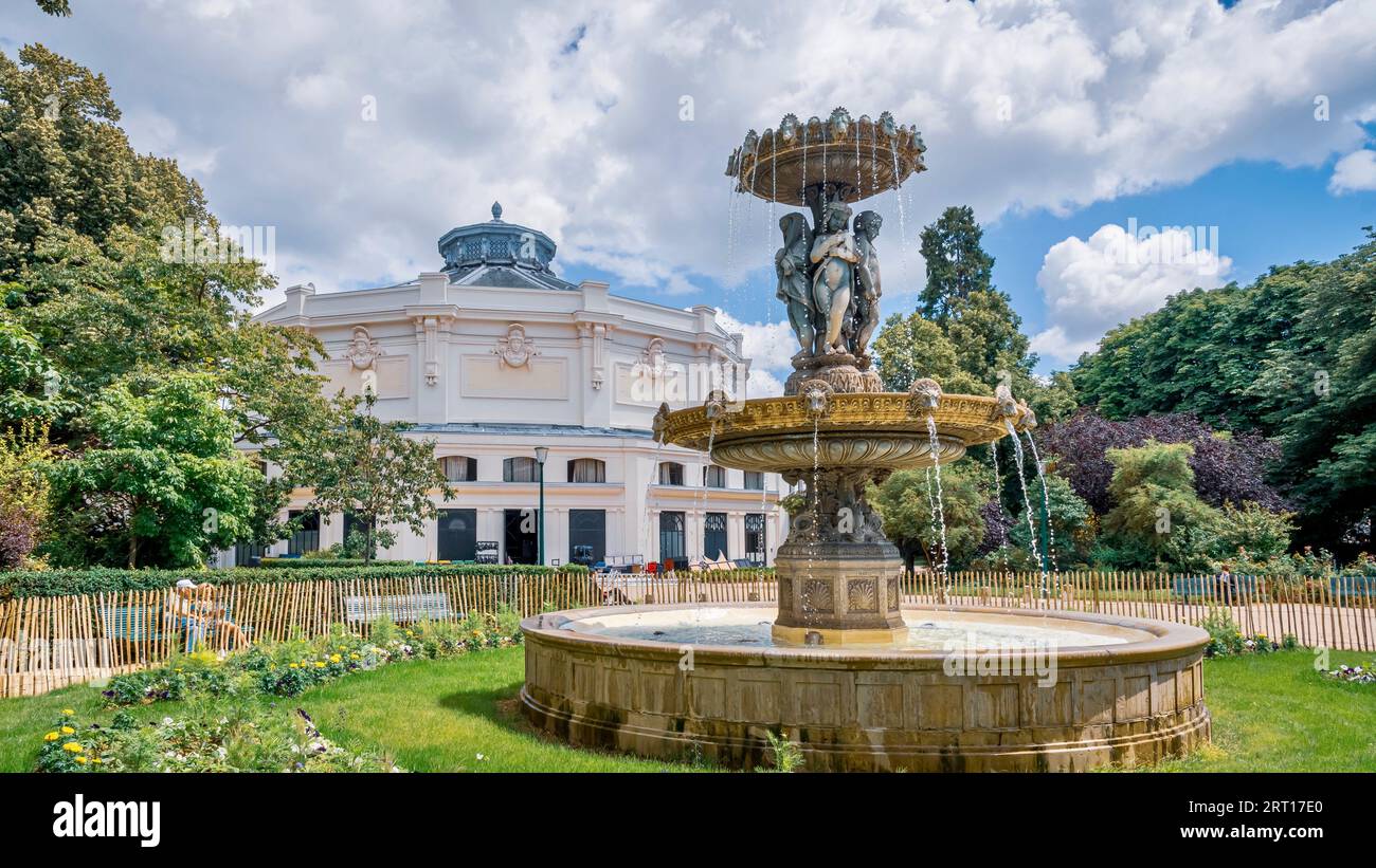 The iconic Jardin des Champs-Elysees in Paris, France Stock Photo - Alamy