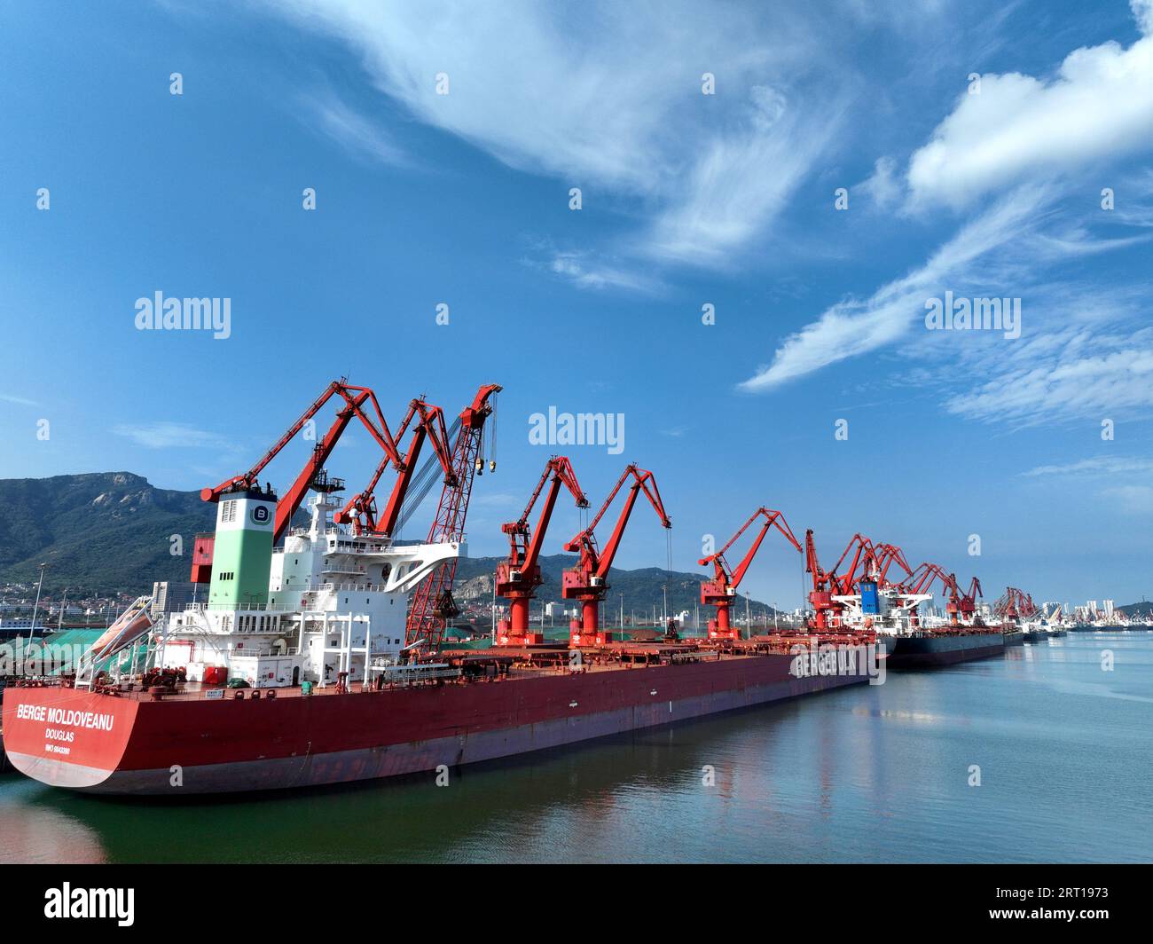 Coal ship china hi-res stock photography and images - Alamy