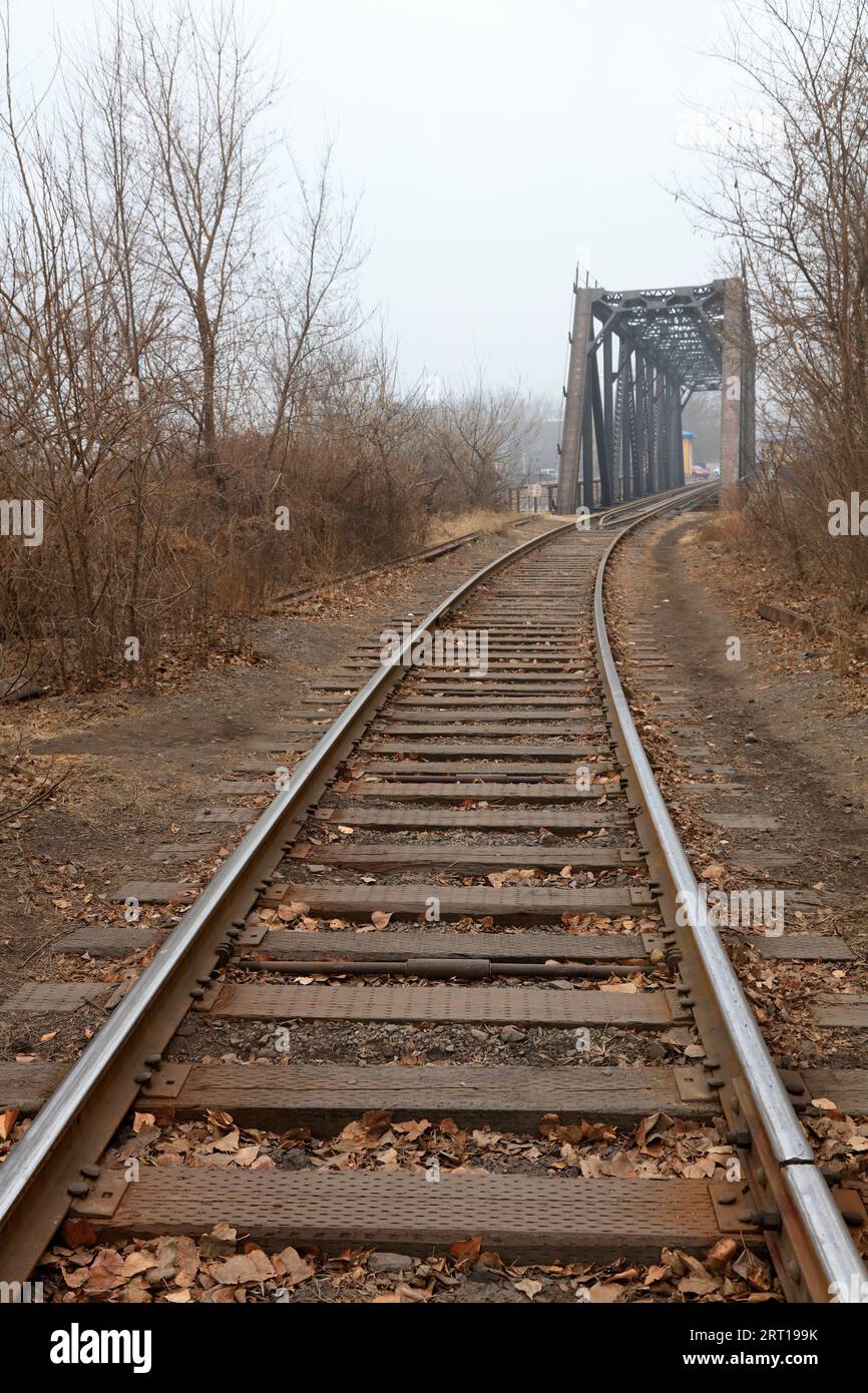 Closeup metal truss bridge hi-res stock photography and images - Alamy