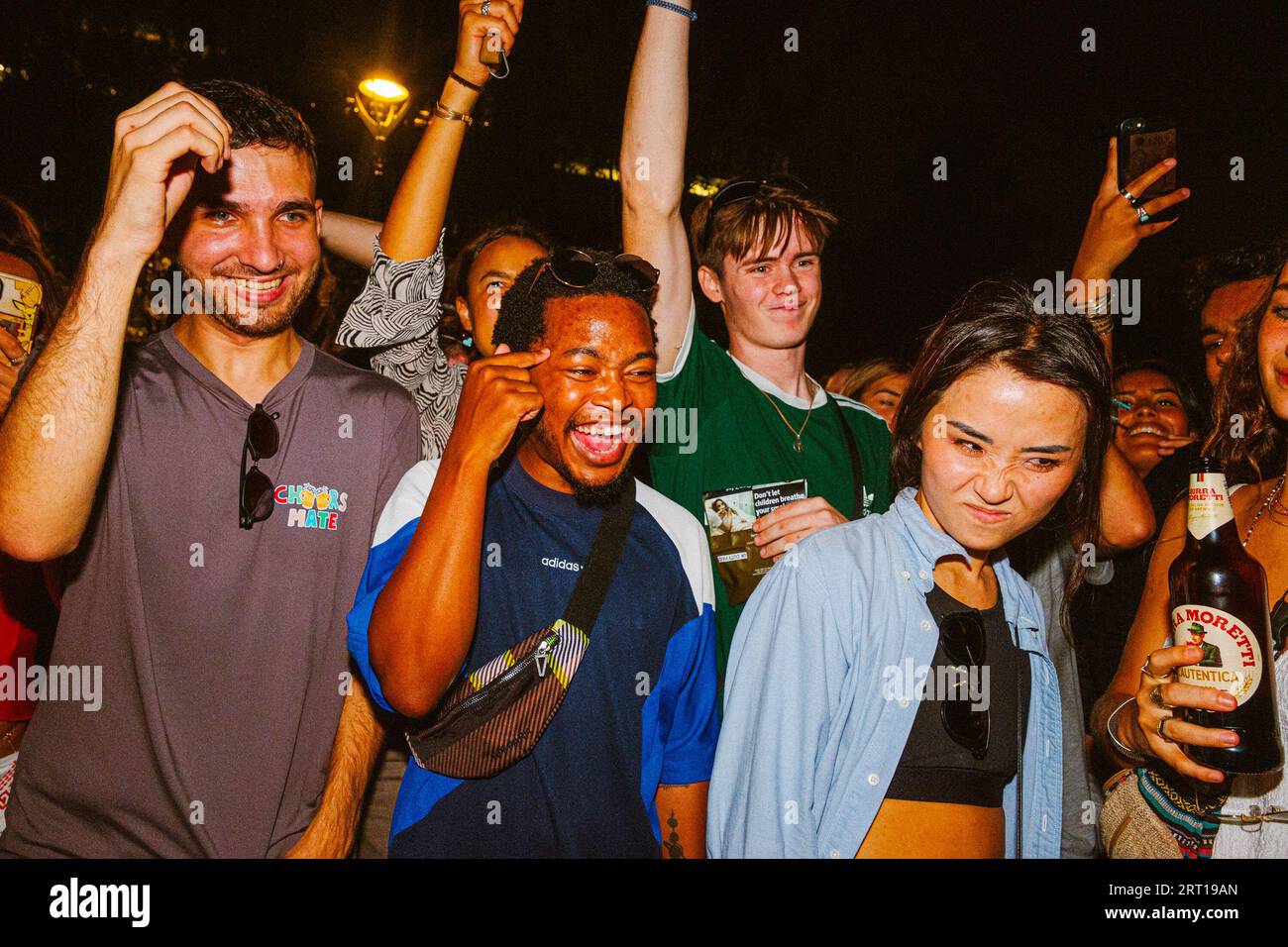 London Dj Duo, Joy Anonymous, hosted a spontaneous set outside Tate ...