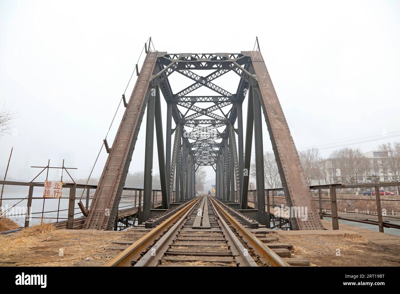 Railway bridge steel frame hi-res stock photography and images - Alamy