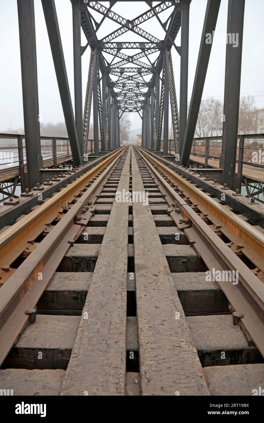 Open frame steel structure hi-res stock photography and images - Alamy