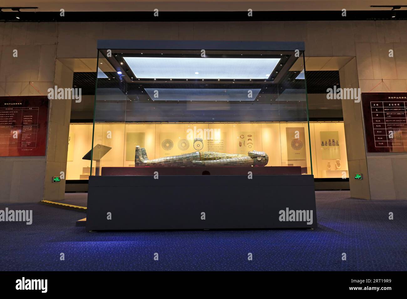 China burial clothes hi-res stock photography and images - Alamy
