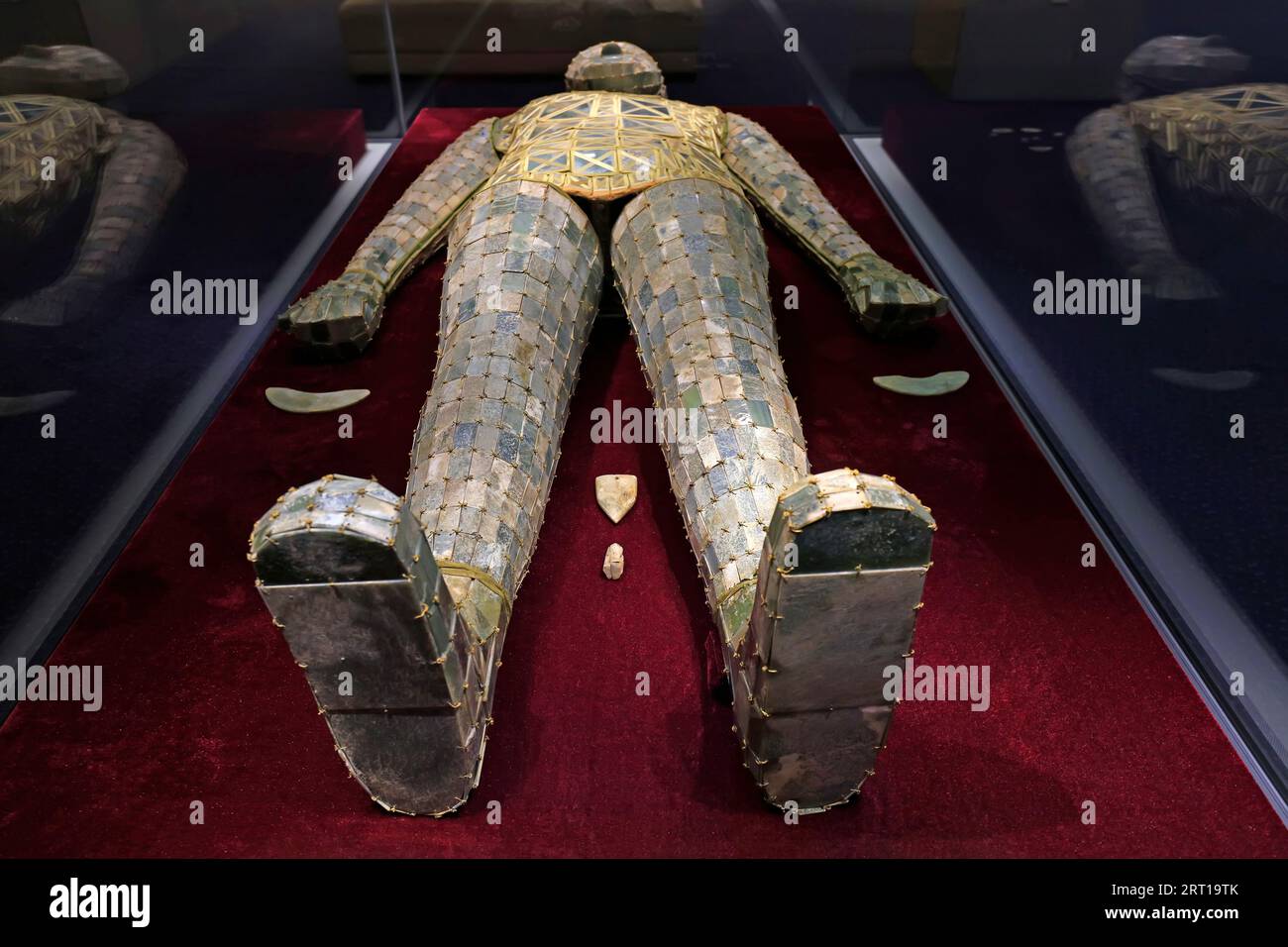 China burial clothes hi-res stock photography and images - Alamy