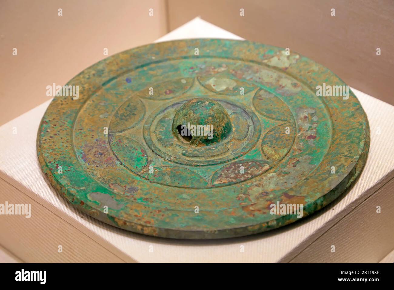 Mirror relics hi-res stock photography and images - Alamy