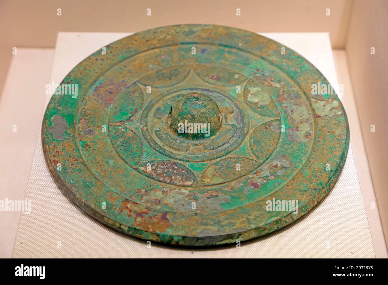 Ancient bronze mirror hi-res stock photography and images - Alamy