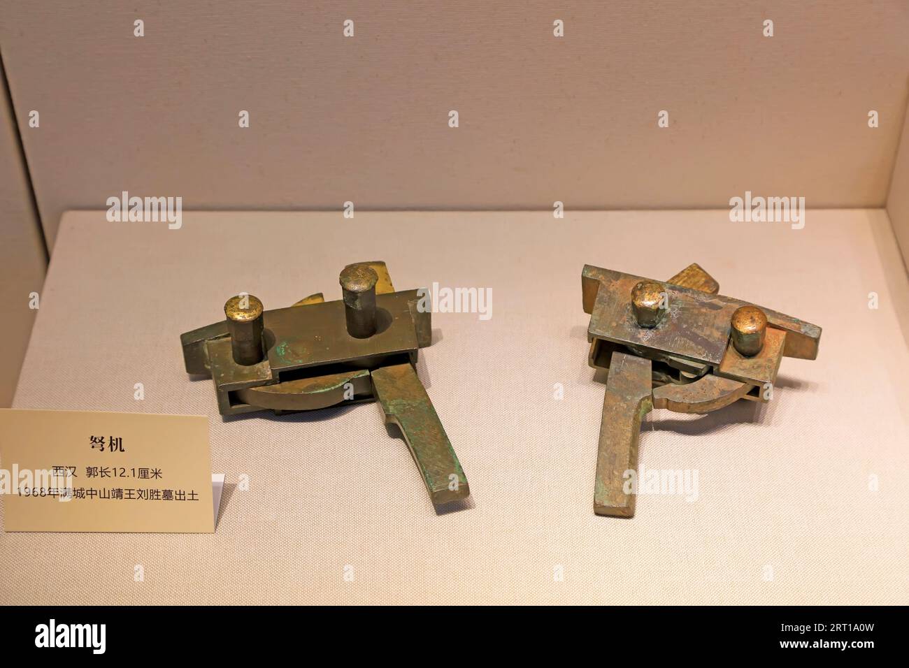 Crossbow ancient chinese hi-res stock photography and images - Alamy