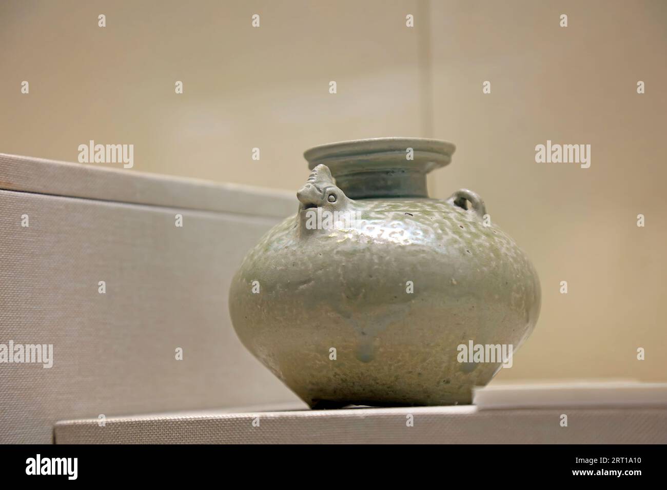 Chinese ancient ceramic ware Stock Photo - Alamy