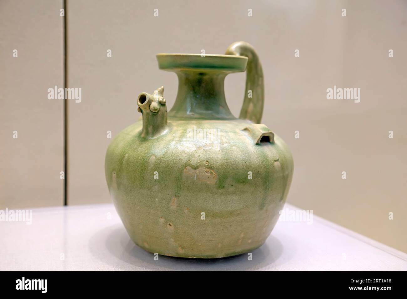 Chinese ancient ceramic ware Stock Photo - Alamy