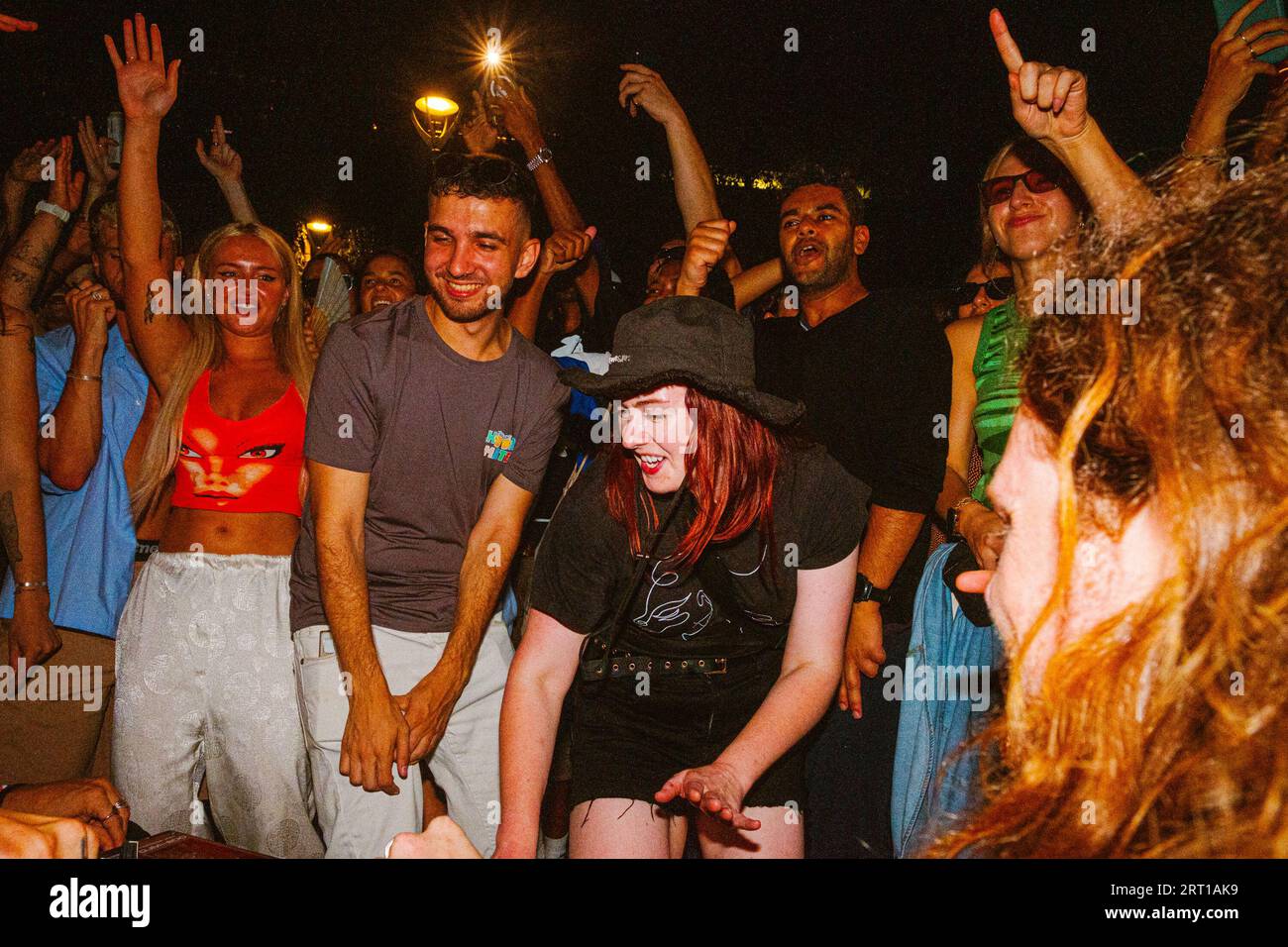 London Dj Duo, Joy Anonymous, hosted a spontaneous set outside Tate ...