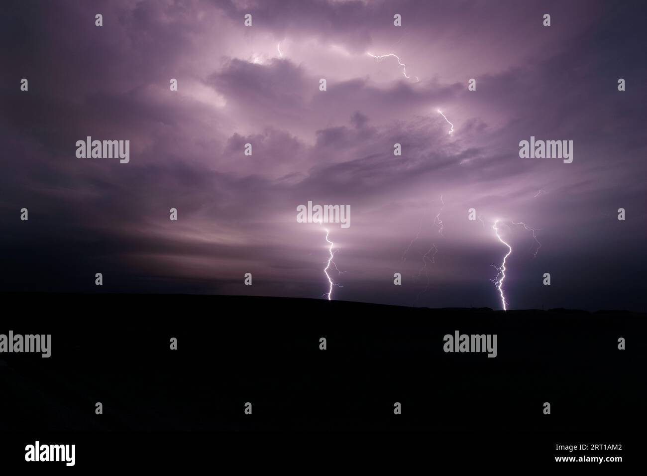 Shelf cloud and lightning hi-res stock photography and images - Alamy