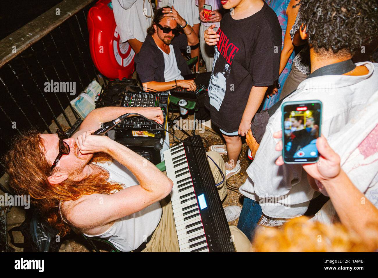 London Dj Duo, Joy Anonymous, hosted a spontaneous set outside Tate ...