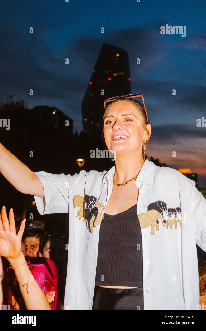 London Dj Duo, Joy Anonymous, hosted a spontaneous set outside Tate ...