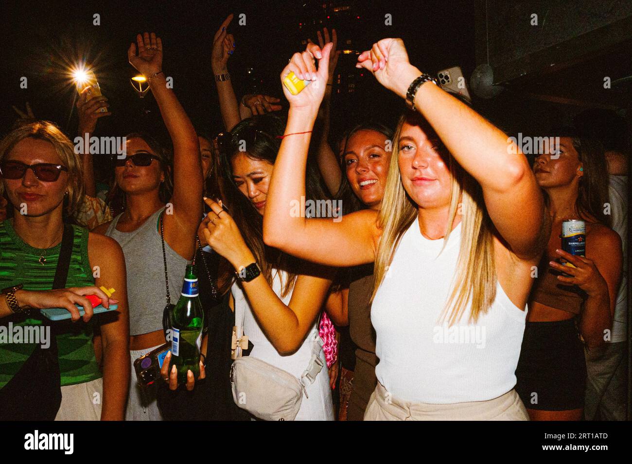 London Dj Duo, Joy Anonymous, hosted a spontaneous set outside Tate ...