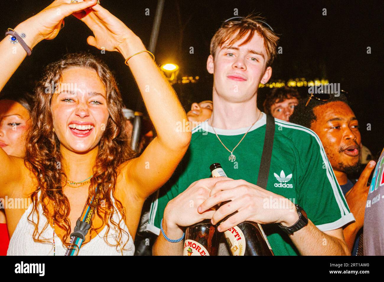 London Dj Duo, Joy Anonymous, hosted a spontaneous set outside Tate ...