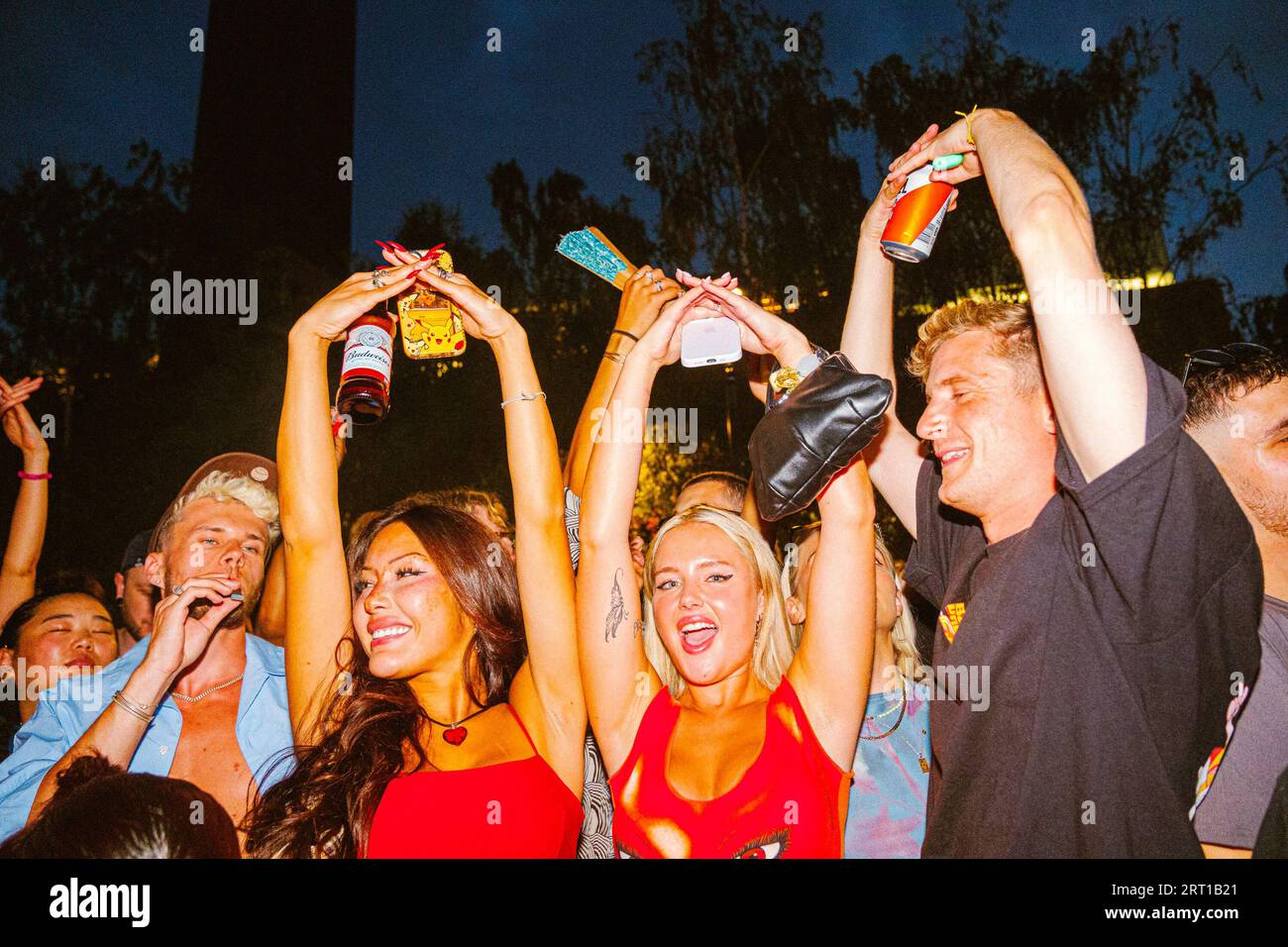 London Dj Duo, Joy Anonymous, hosted a spontaneous set outside Tate ...