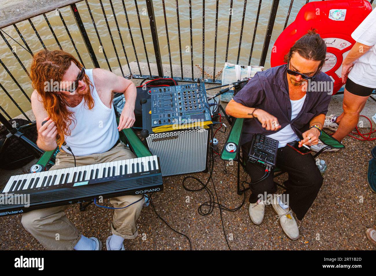 London Dj Duo, Joy Anonymous, hosted a spontaneous set outside Tate ...
