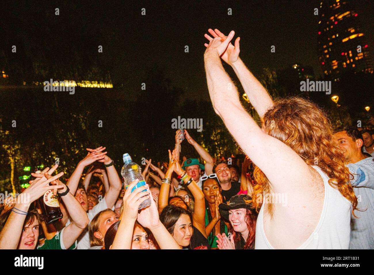 London Dj Duo, Joy Anonymous, hosted a spontaneous set outside Tate ...
