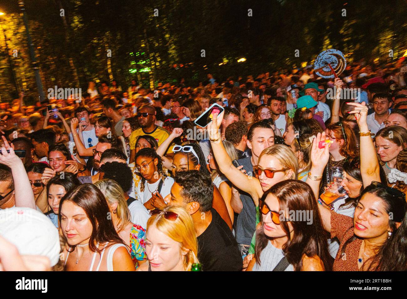 London Dj Duo, Joy Anonymous, hosted a spontaneous set outside Tate ...