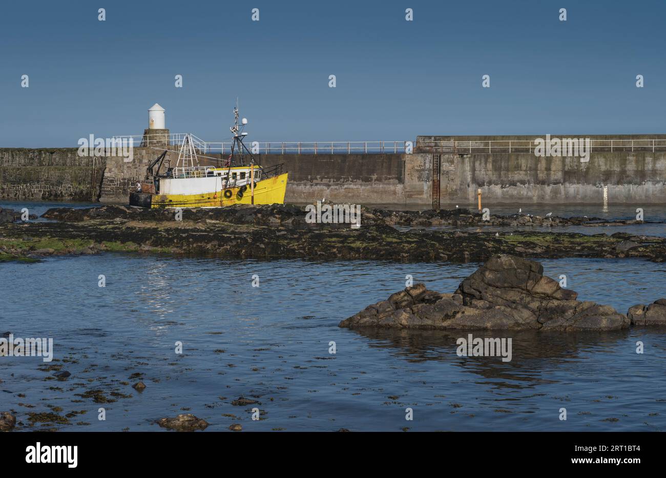 Seaside of Pittenweem harbor Stock Photo - Alamy