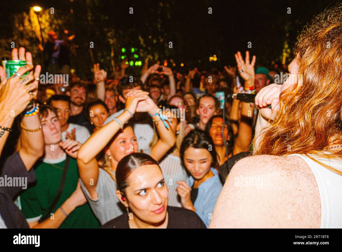 London Dj Duo, Joy Anonymous, hosted a spontaneous set outside Tate ...
