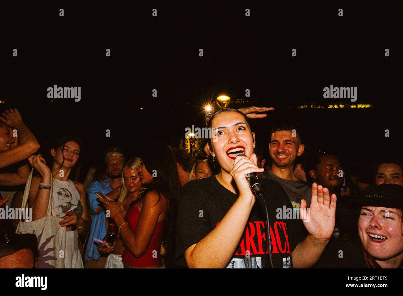 London Dj Duo, Joy Anonymous, hosted a spontaneous set outside Tate ...