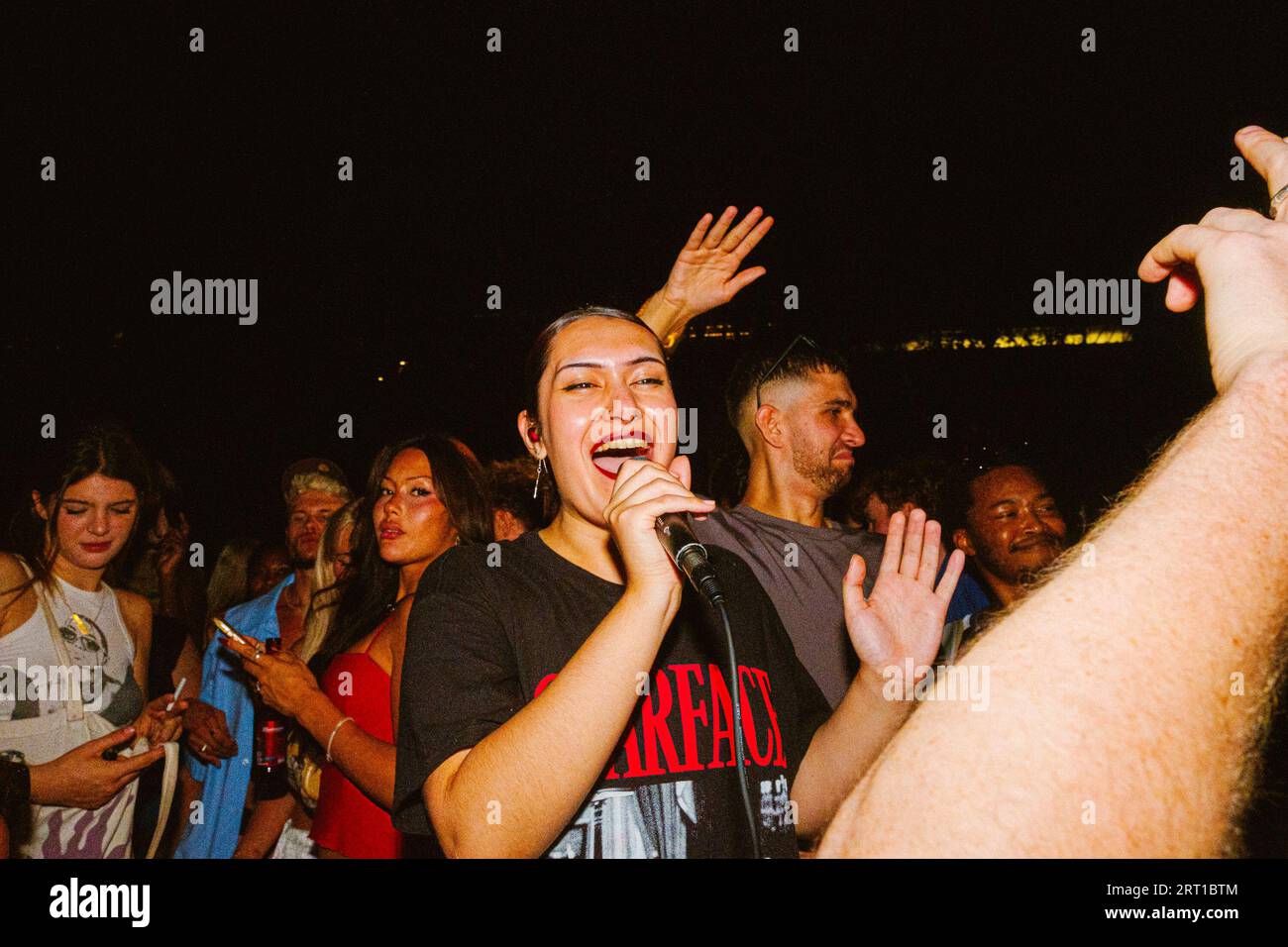 London Dj Duo, Joy Anonymous, hosted a spontaneous set outside Tate ...