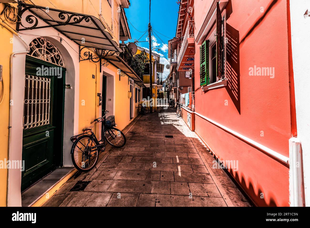 Pink and yellow buildings hi-res stock photography and images - Alamy