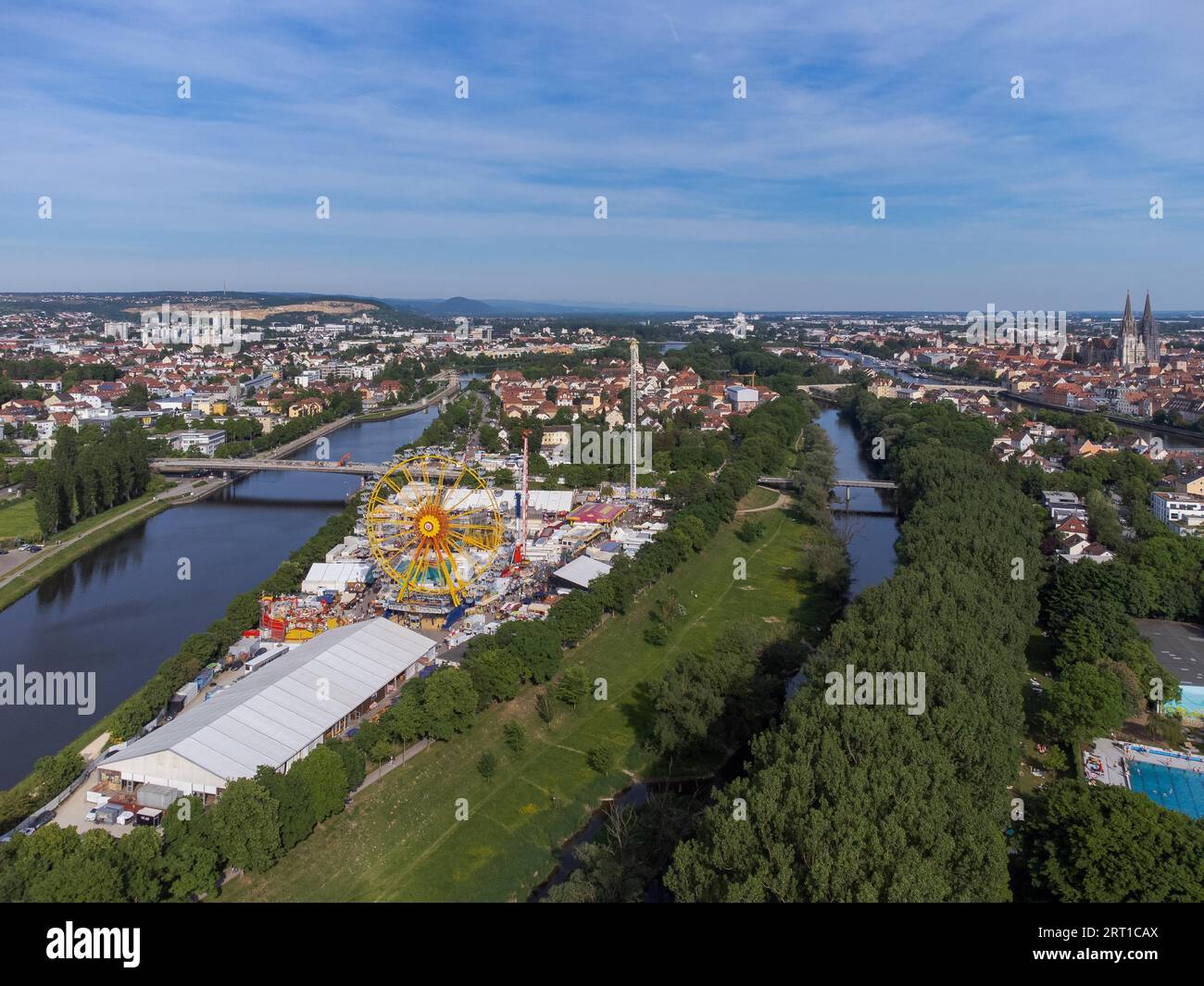 Ferris wheel cathedral fair hi-res stock photography and images - Alamy