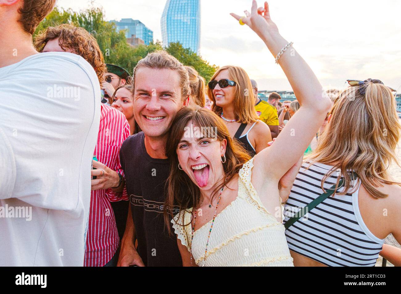 London Dj Duo, Joy Anonymous, hosted a spontaneous set outside Tate ...