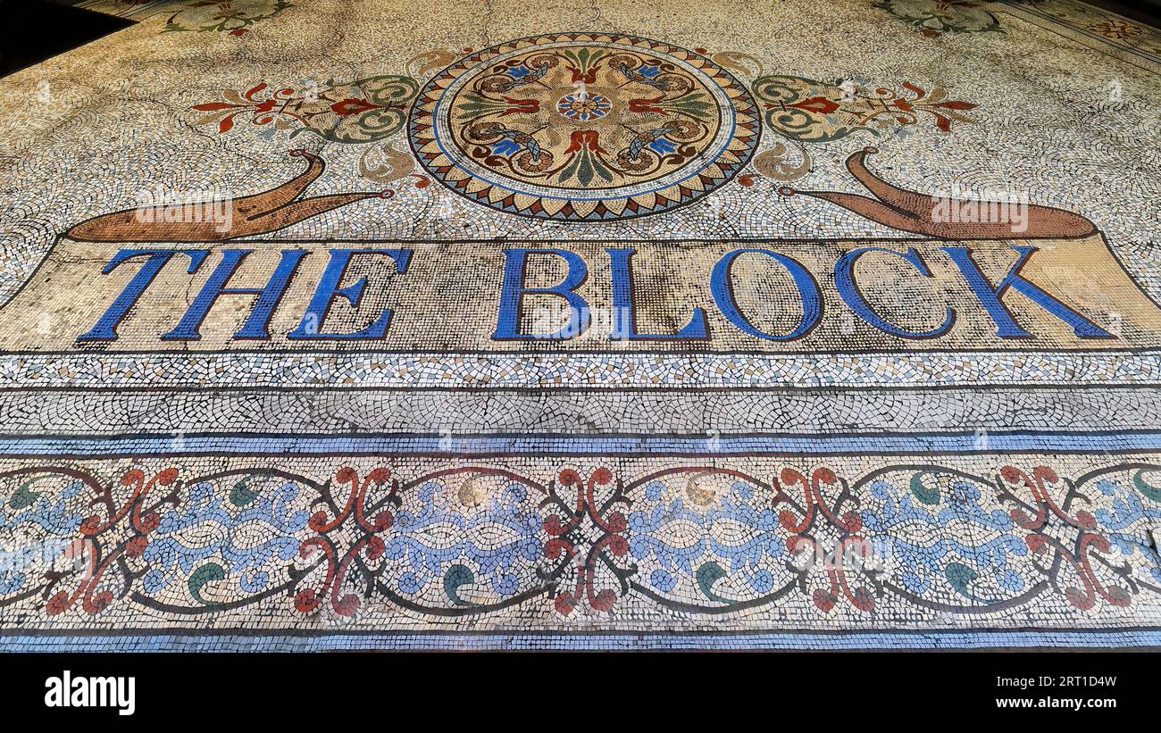 929 Doorway from Collins Street to The Block shopping arcade, with the ...