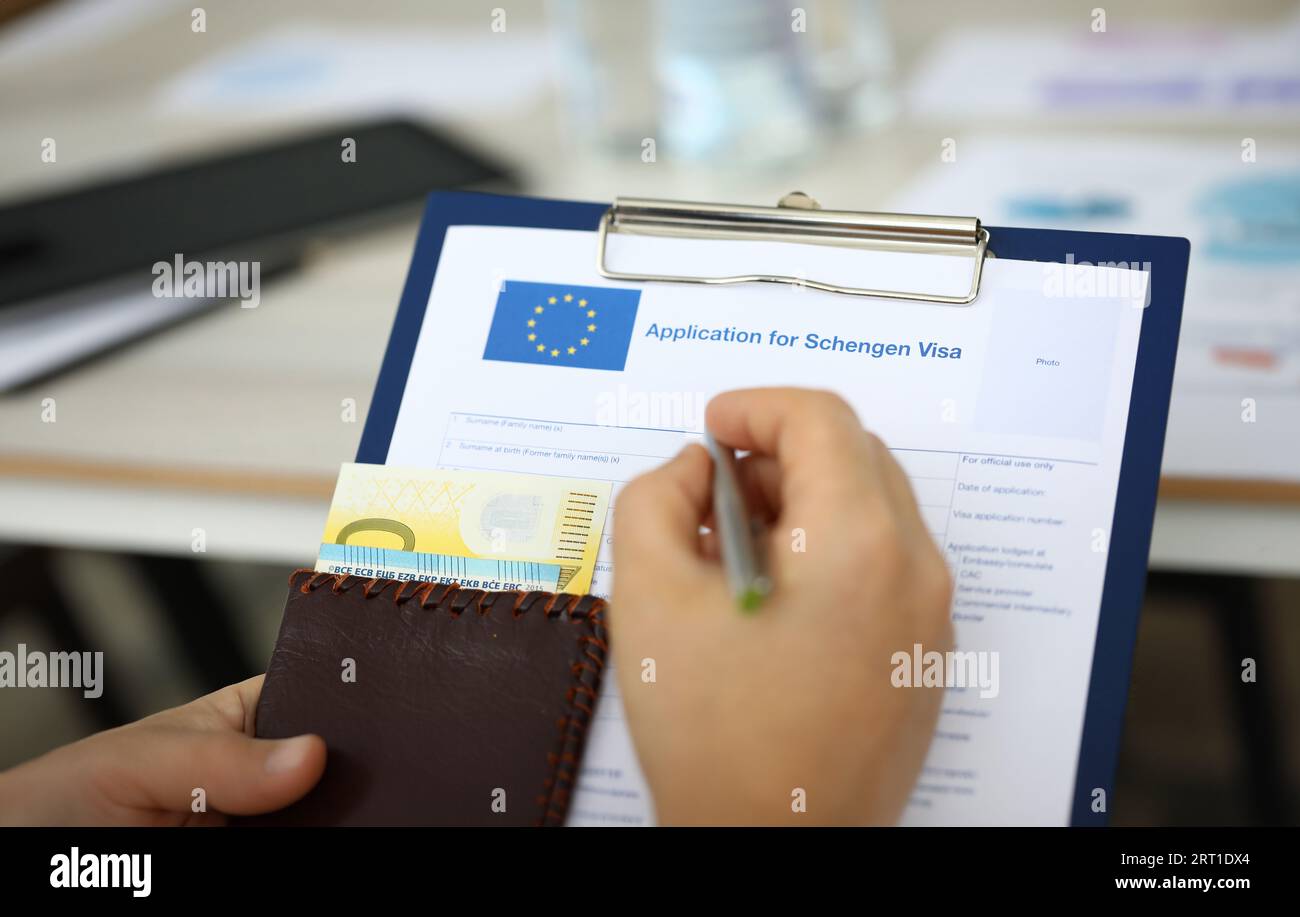 Man filling questionnaire form Stock Photo - Alamy