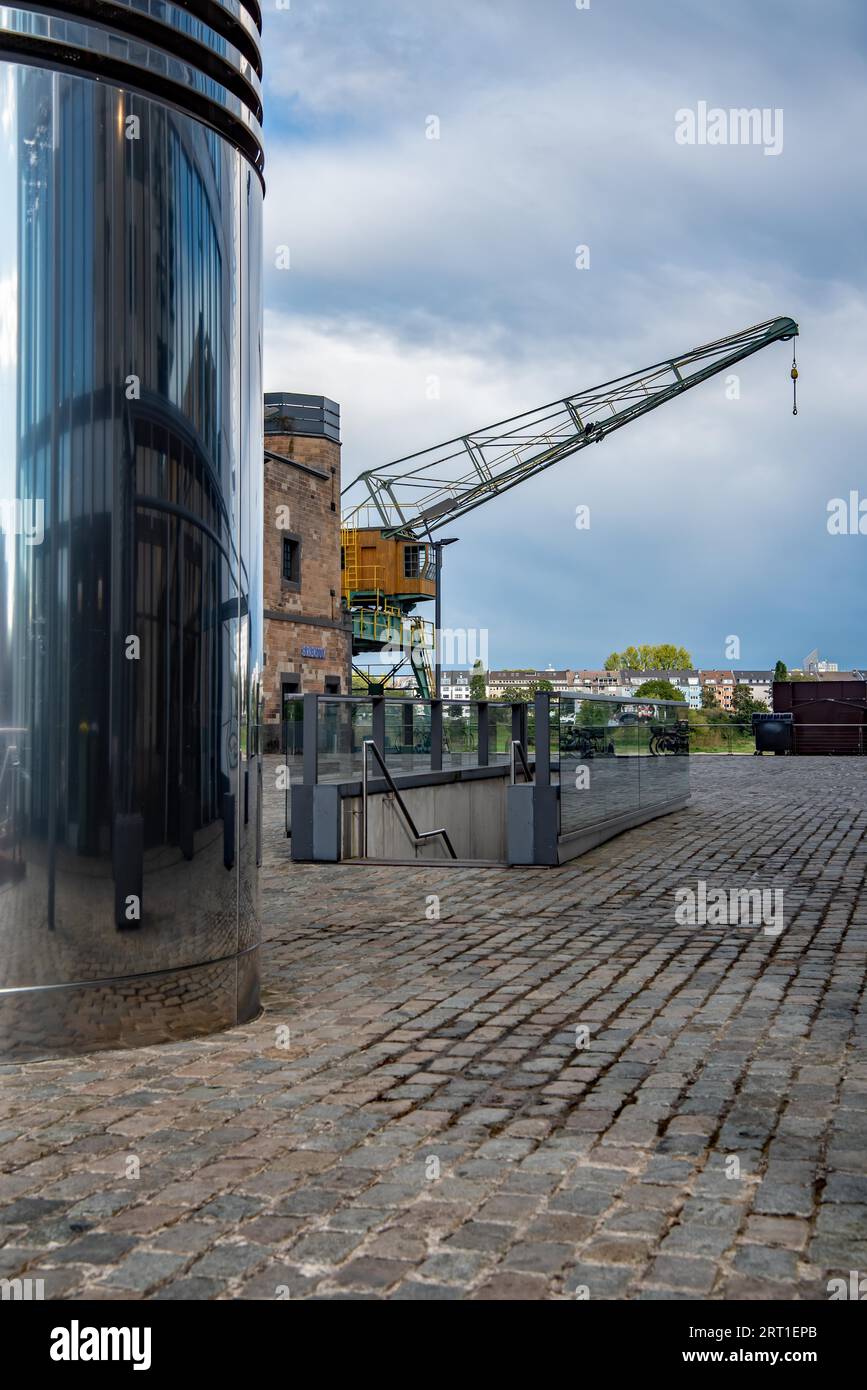 Lifting crane hi-res stock photography and images - Alamy