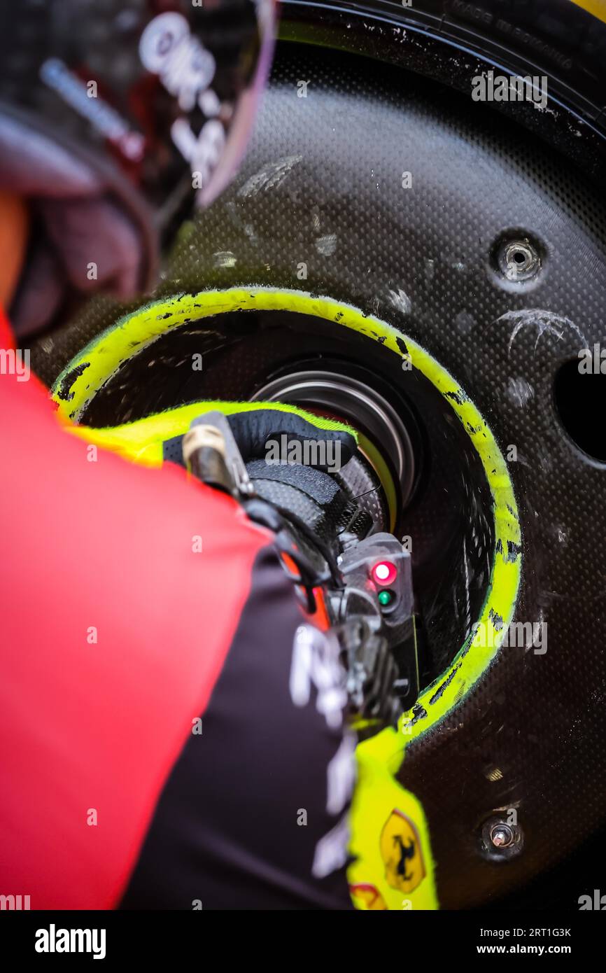 MELBOURNE, AUSTRALIA, APRIL 9: Scuderia Ferrari mechanic and wheel ...
