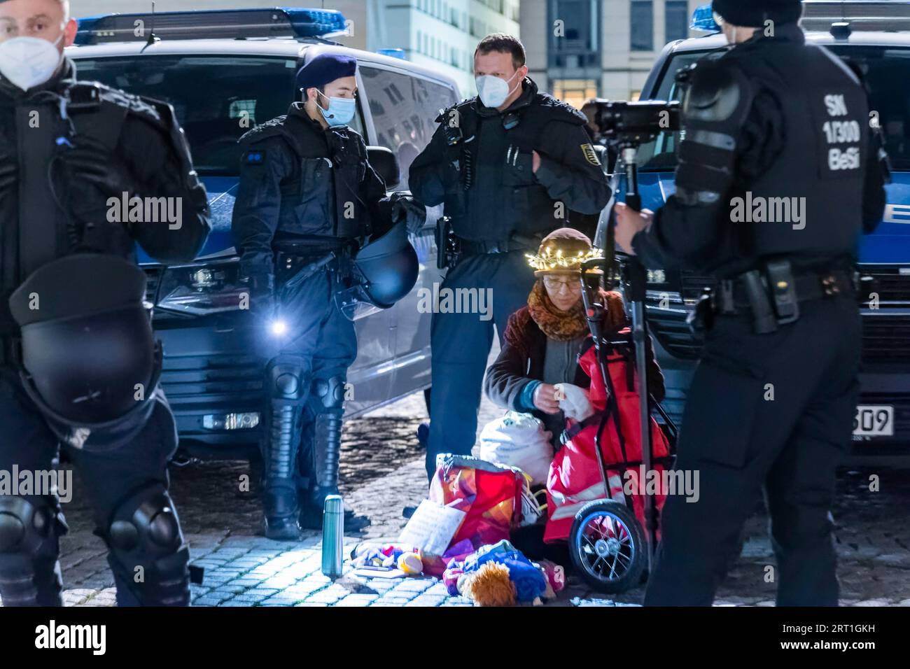 Police brutal hi-res stock photography and images - Alamy