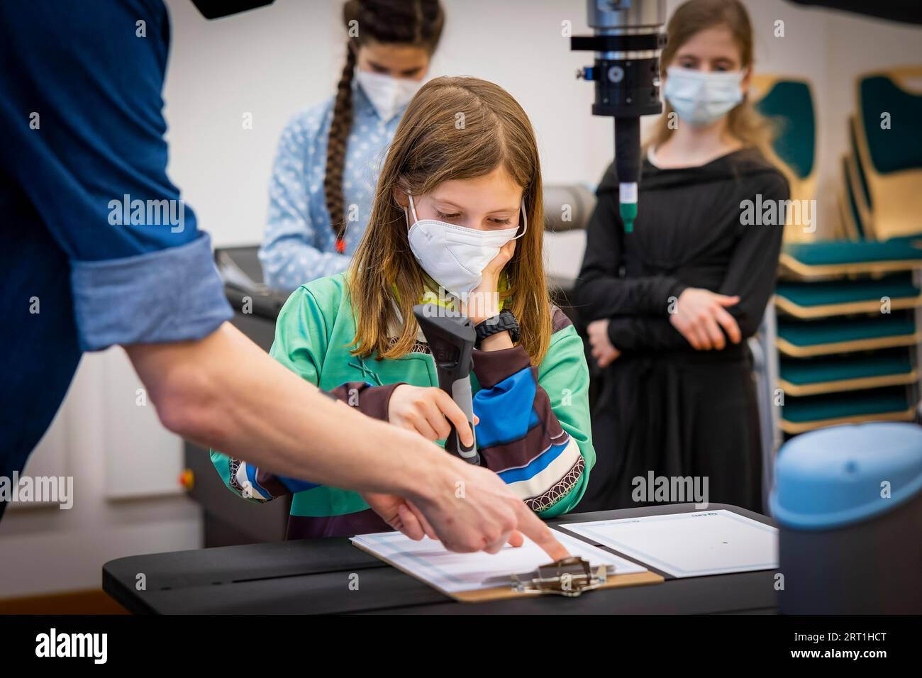 The talent development project JUNIORDOKTOR offers young people and ...