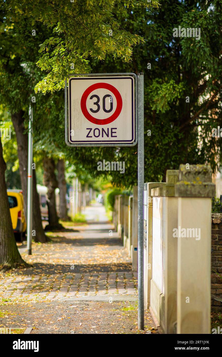 Residential area with traffic calming, through speed reduction to 30 ...