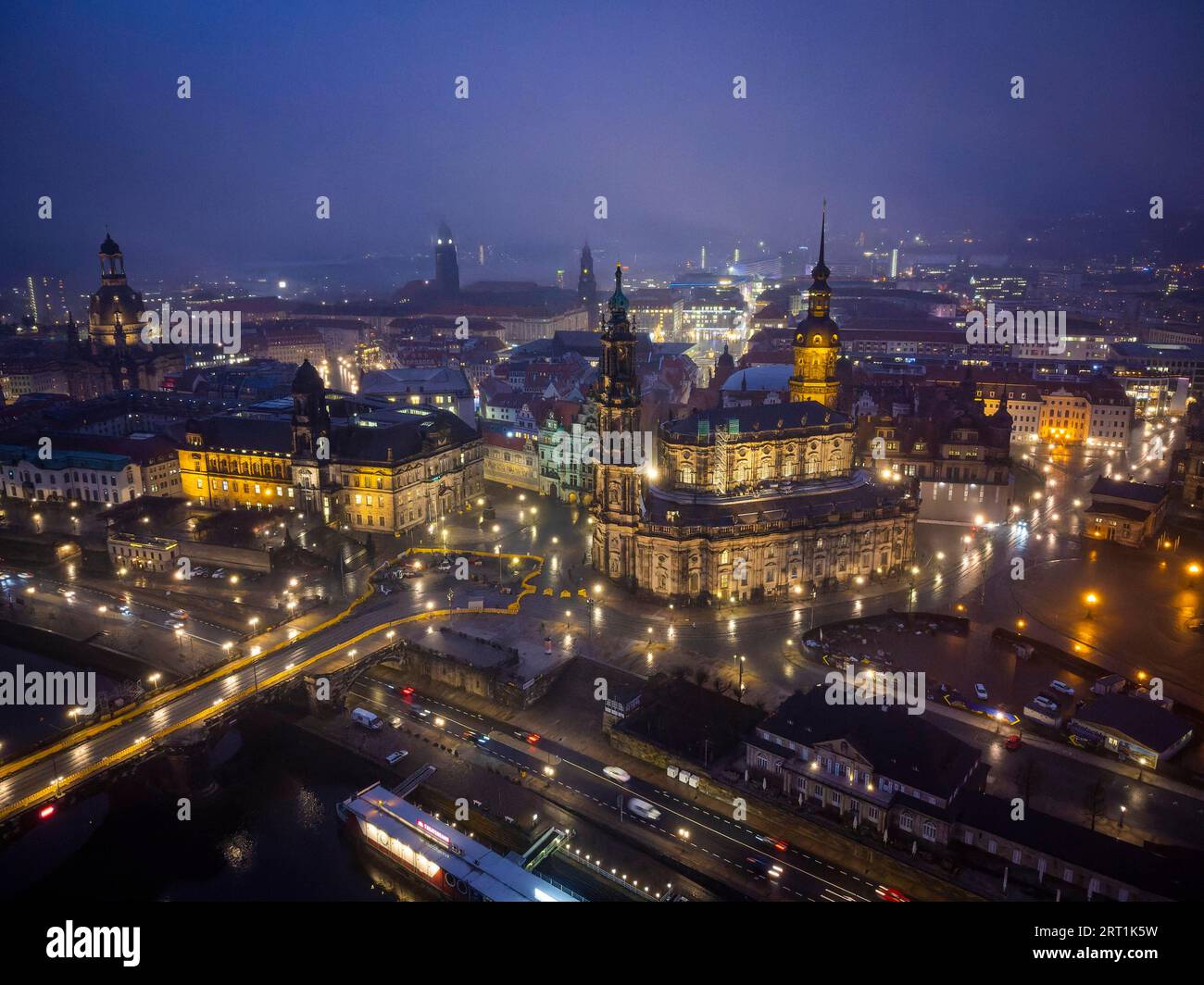 Aerial view foggy town hi-res stock photography and images - Alamy