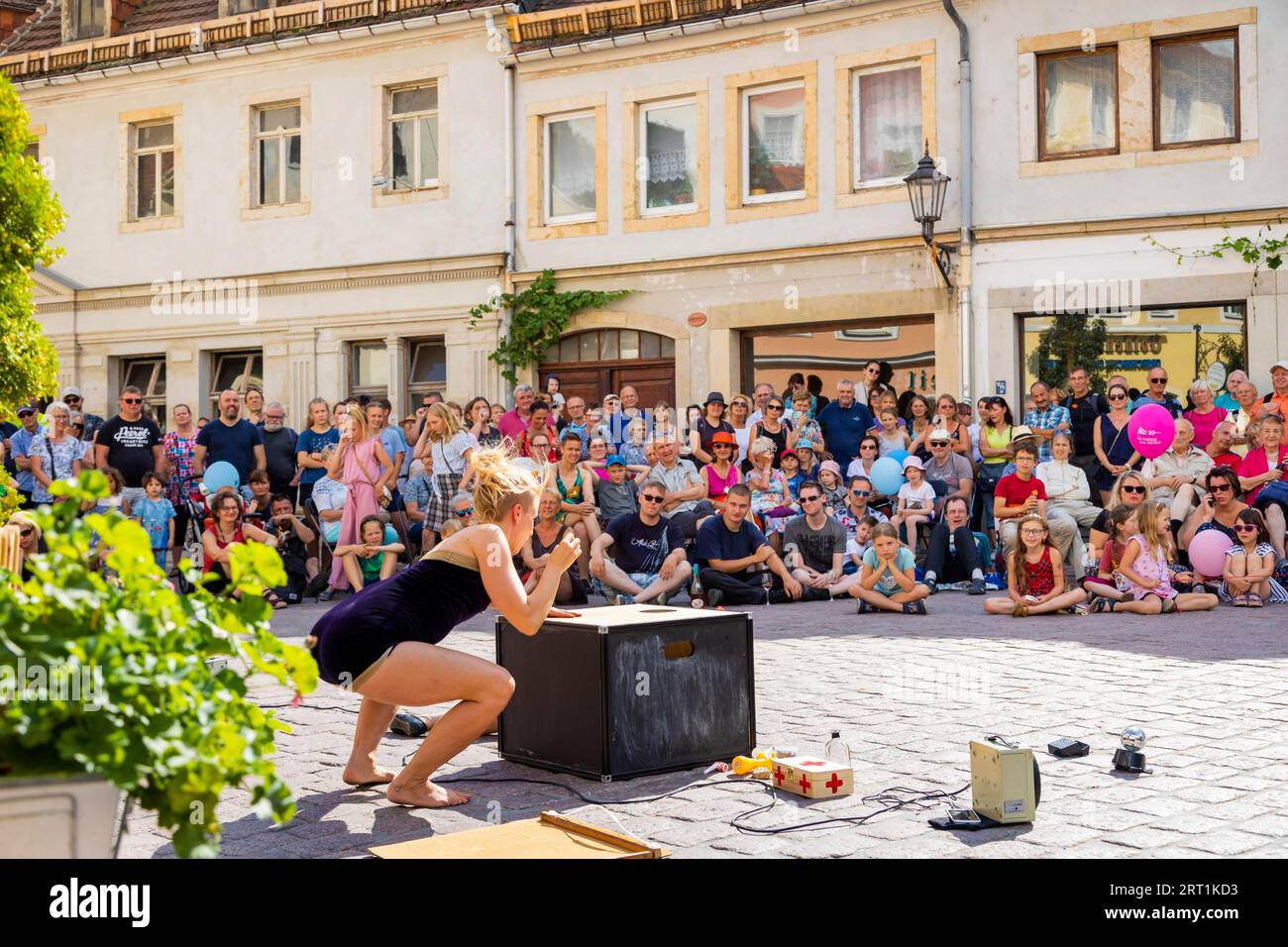 Actors, artists, clowns, fire artists and music bands transformed the ...