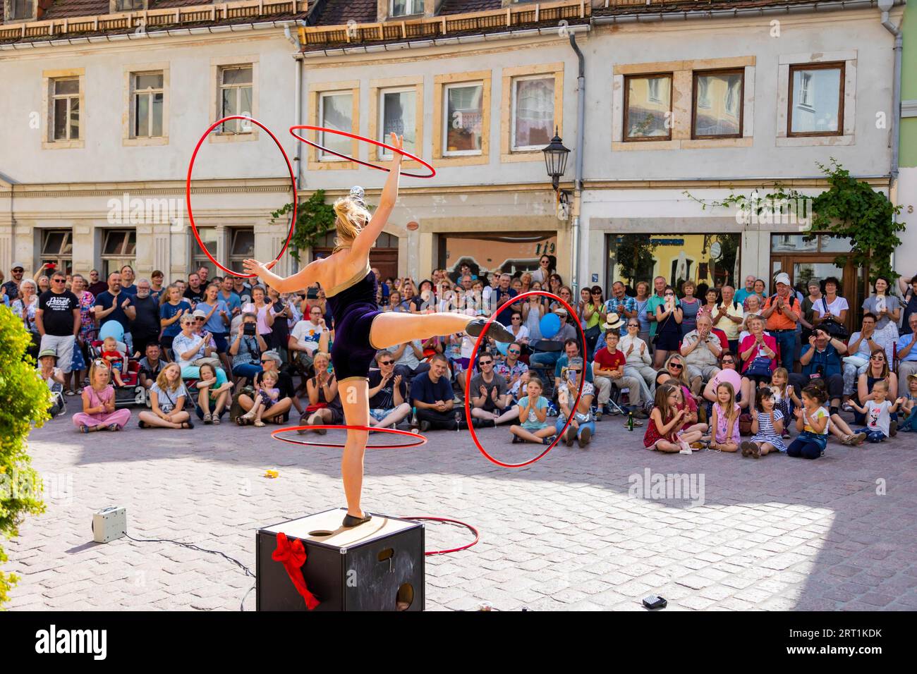 Actors, artists, clowns, fire artists and music bands transformed the ...